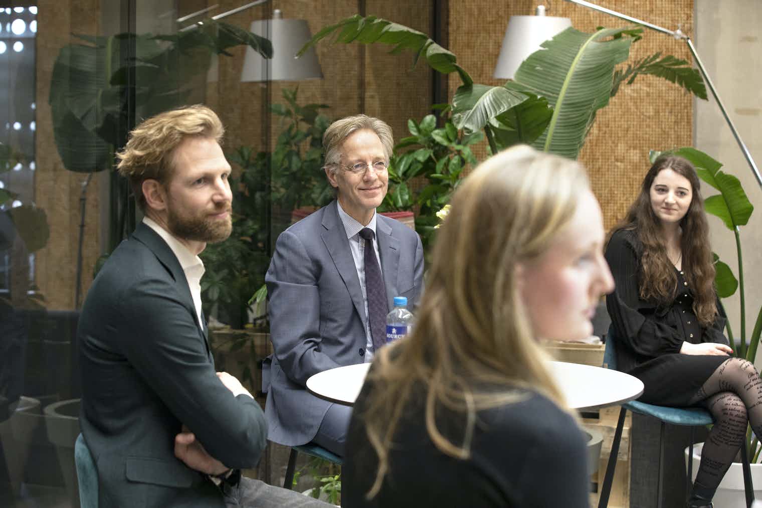 HU-study programme helps refugees back in the saddle as math teachers ...