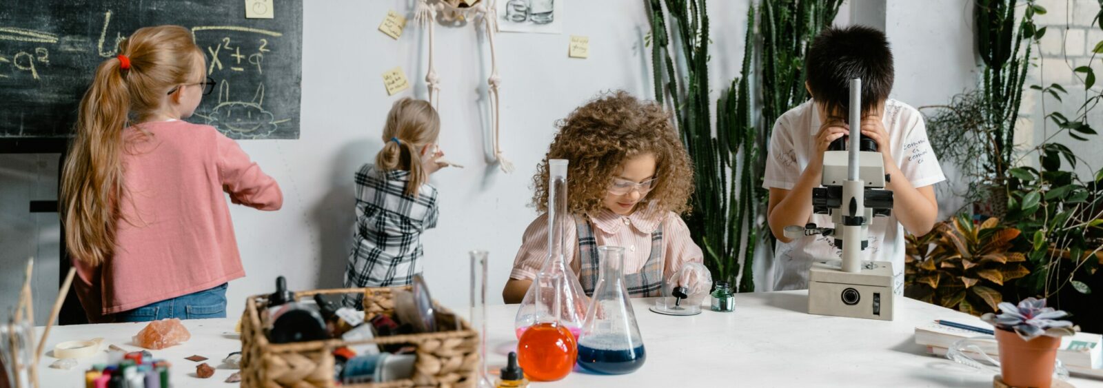 Multilingual Voices in STEM Education | HU University of Applied ...